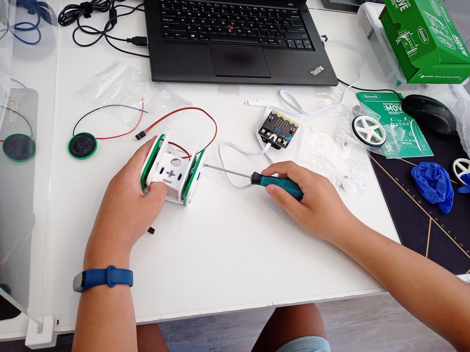 Programando dos entrañables Robots - Atigra Consultores Informáticos